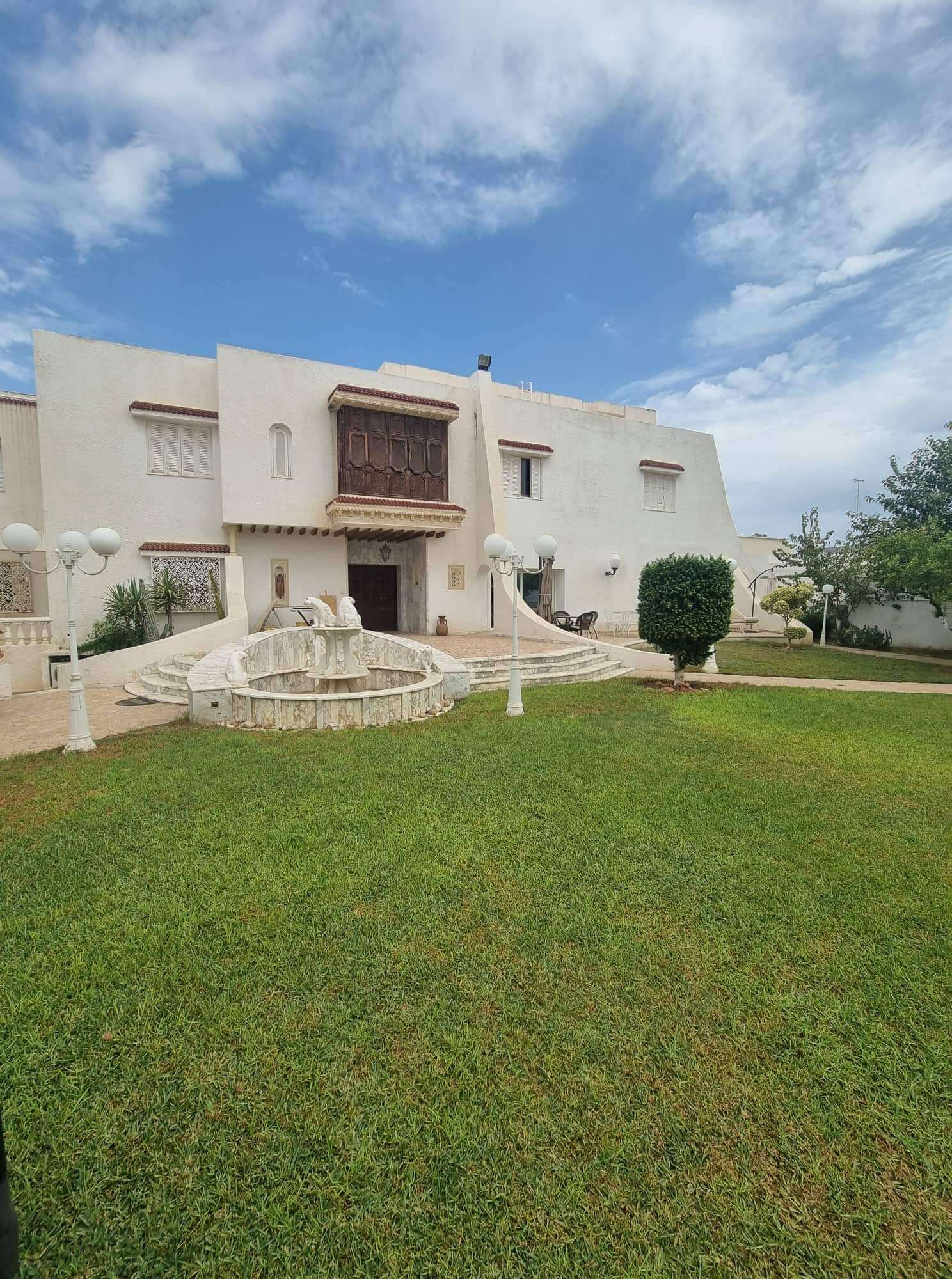 Vaste Villa Avec Piscine Ã€ Vendre - Sousse